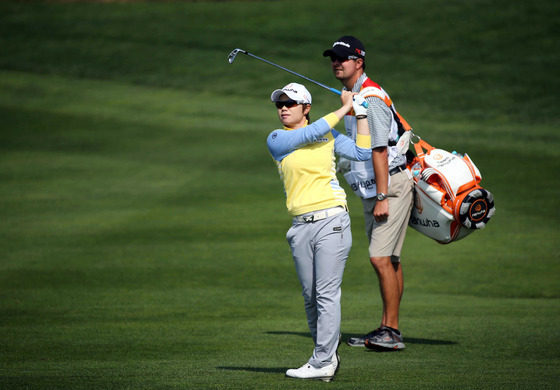 지은희, LPGA JTBC 파운더스컵 3R 단독 선두…김세영 2위 - 머니투데이