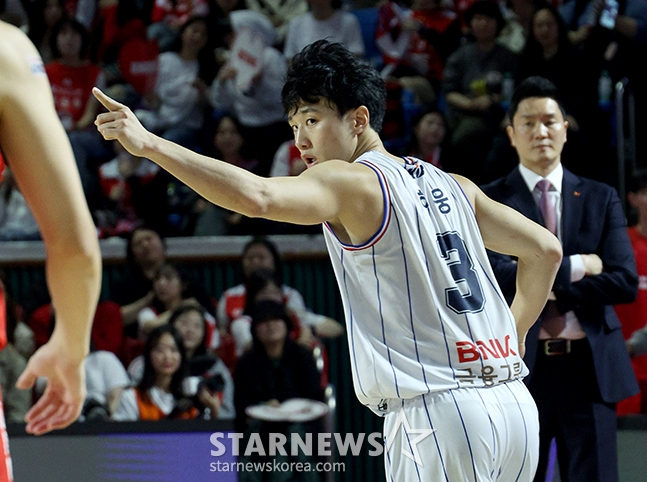 허웅 '19득점' 날았다! KCC, SK에 '6강 PO' 기선제압... 4강 진출 확률 92.3% 잡았다 [잠실 현장] - 머니투데이