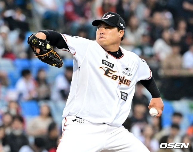 'ABS도 이겨낸 103구 역투' 류현진, KBO 100승이 보인다! 6이닝 2실점 QS... 노시환 만루포 앞세운 한화 4-2 리드 [대전 현장] - 머니투데이